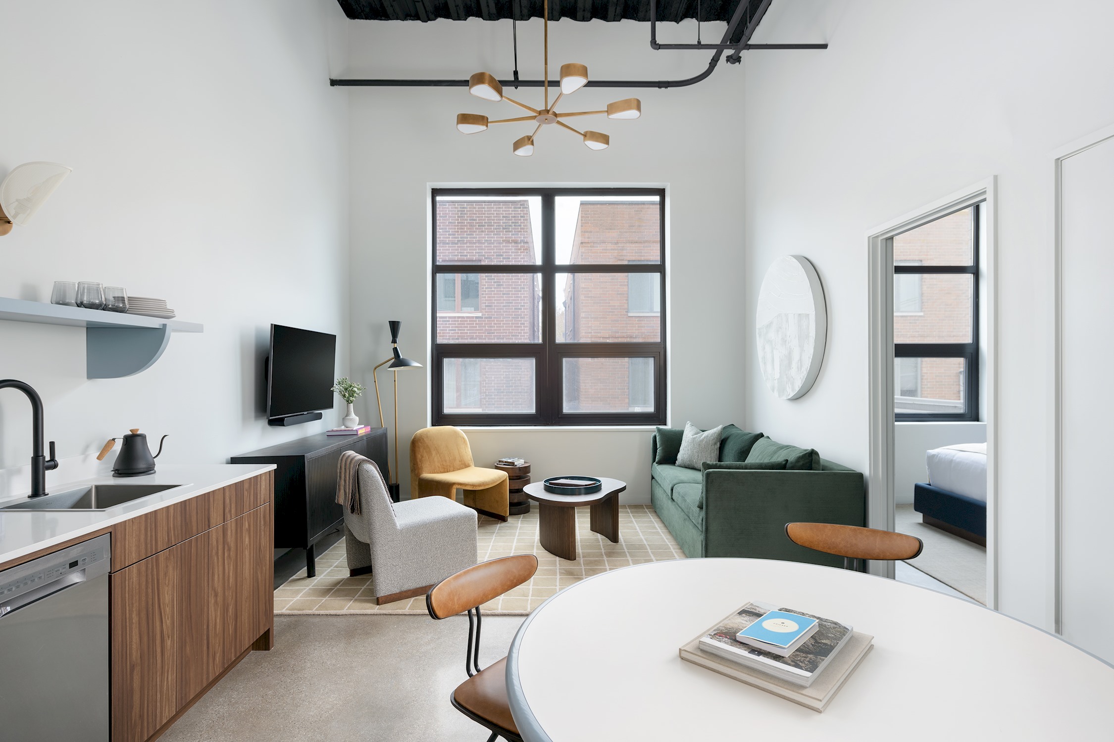 Well-appointed Kitchenette And Stylish Living Space - Charming Elegant Suite - Chicago