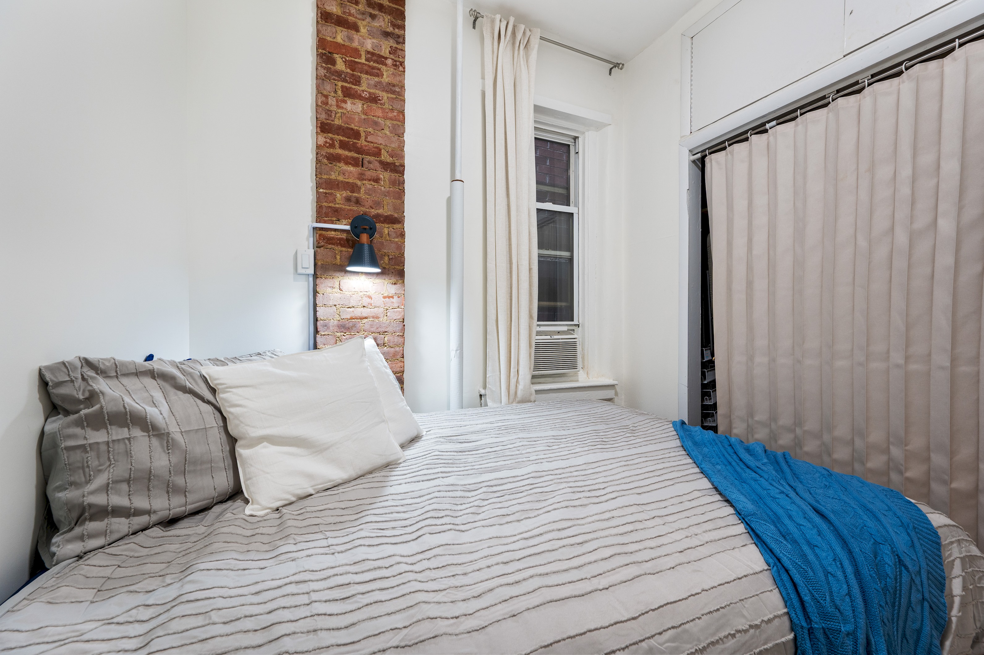 Steps From Central Park And Modern Amenities - Charming Spacious Retreat - Queens