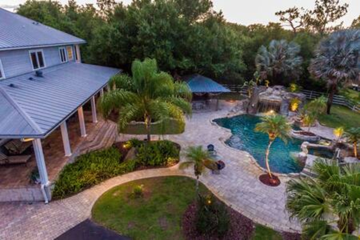 Southern Plantation Oasis - Tampa, FL